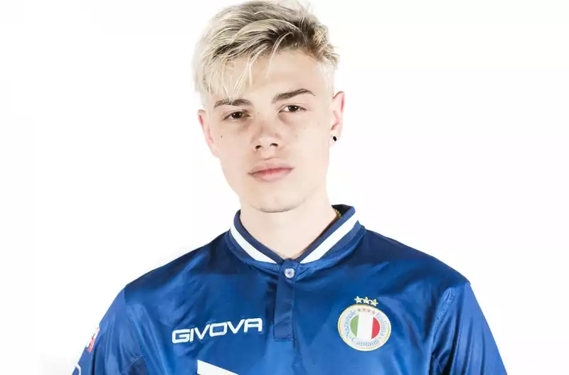 Il rapper Biondo: "Il Milan fa la differenza in Champions"