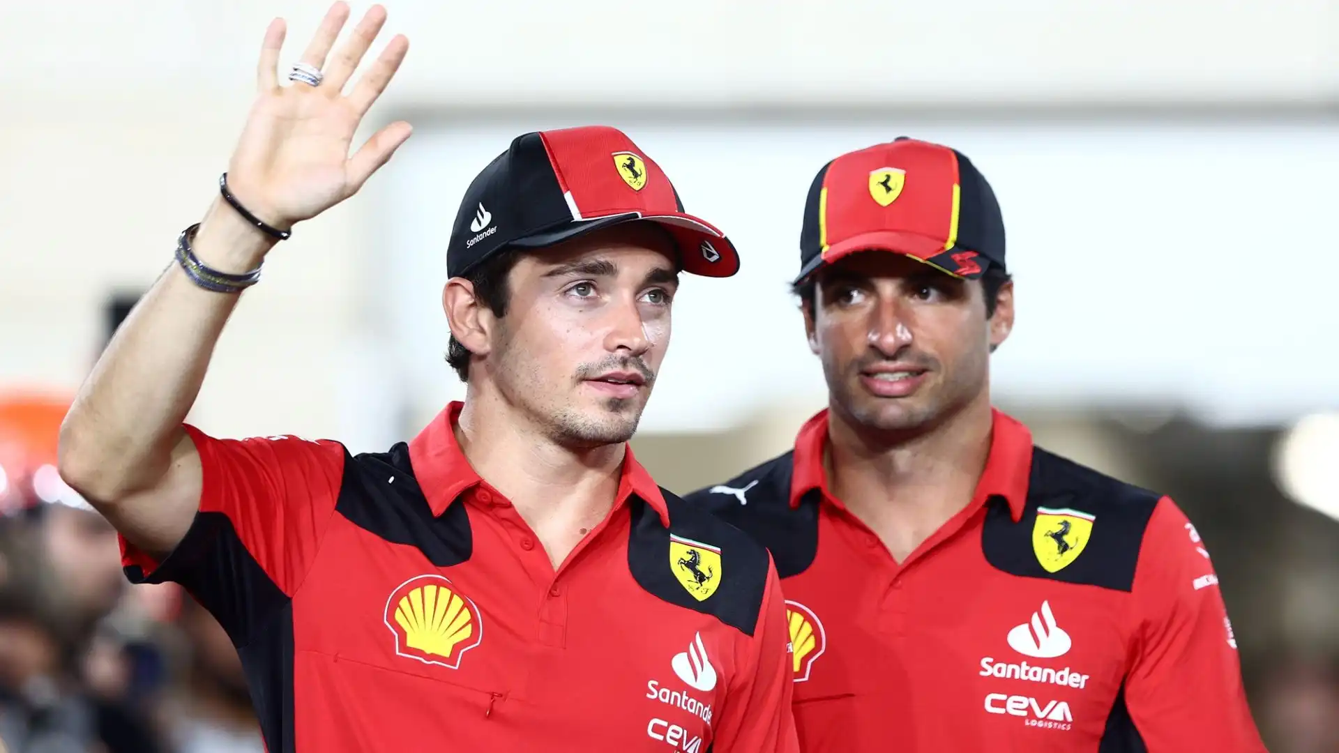 Ferrari-Carlos Sainz, sale la tensione. Le foto