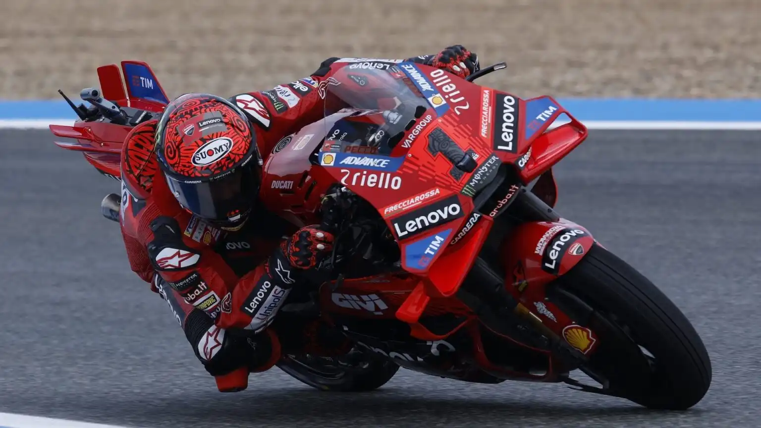 MotoGP, Assen: Pecco Bagnaia vince la Sprint davanti a Jorge Martin, cade Marc Marquez