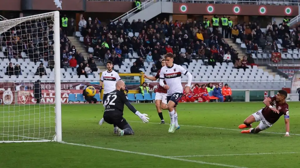 Dallinga entra e segna: il Bologna sbanca Torino