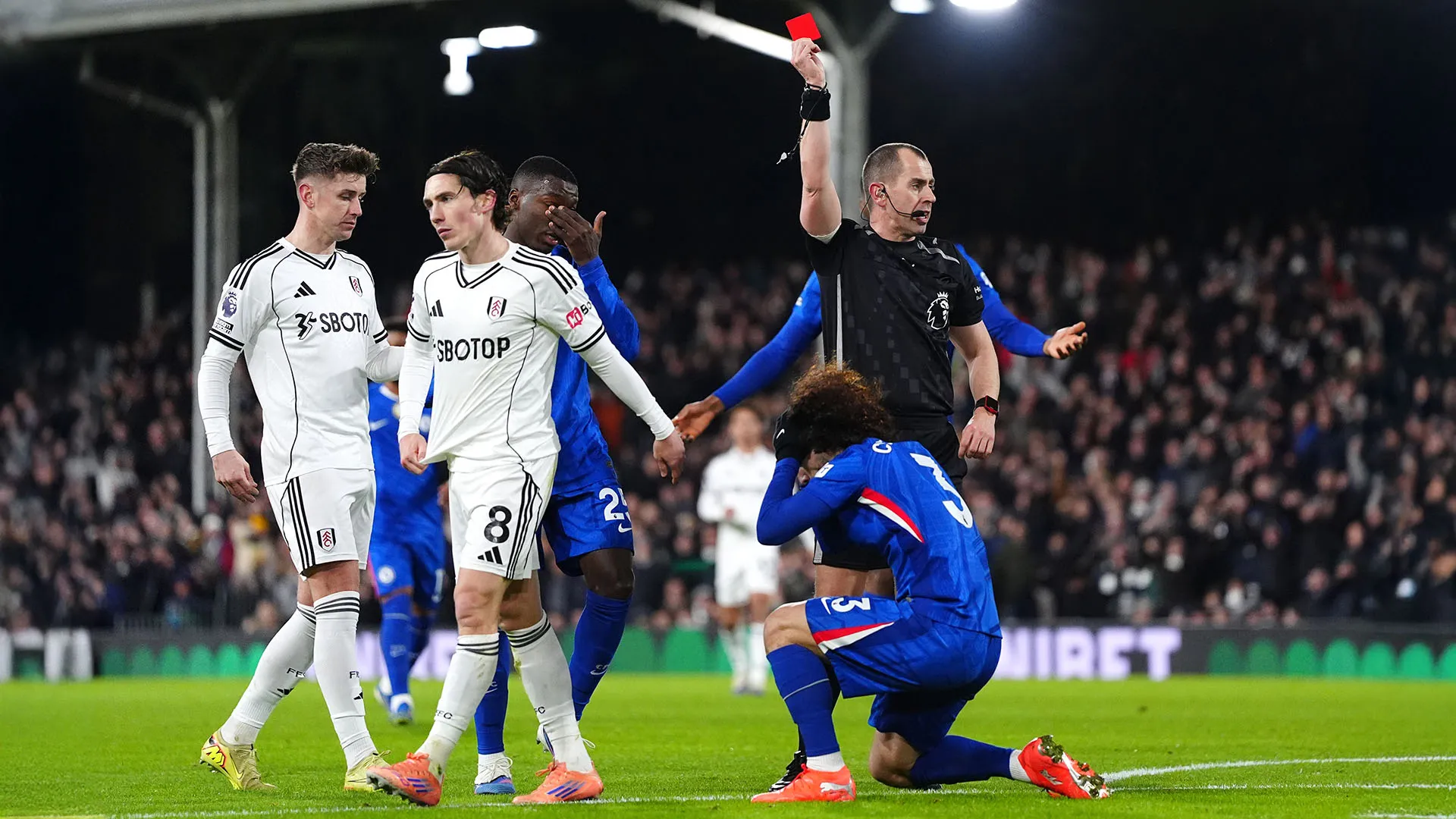 Marc Cucurella cacciato dal campo dopo 20 minuti: le foto del grave ...